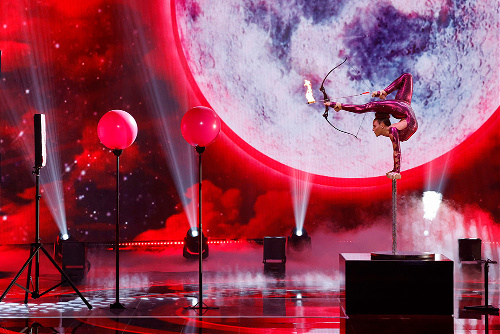 Show-Stopping Greatest Showman Singer on AMERICA'S GOT TALENT: FANTASY ...